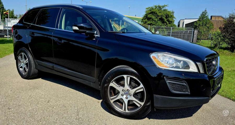 Black Volvo XC60 2013 in Siauliai, with an engine capacity of 1.98 L and mileage of 230 thousand km for 11650 €, photo 10 on AUTOMOTO.COM.LV