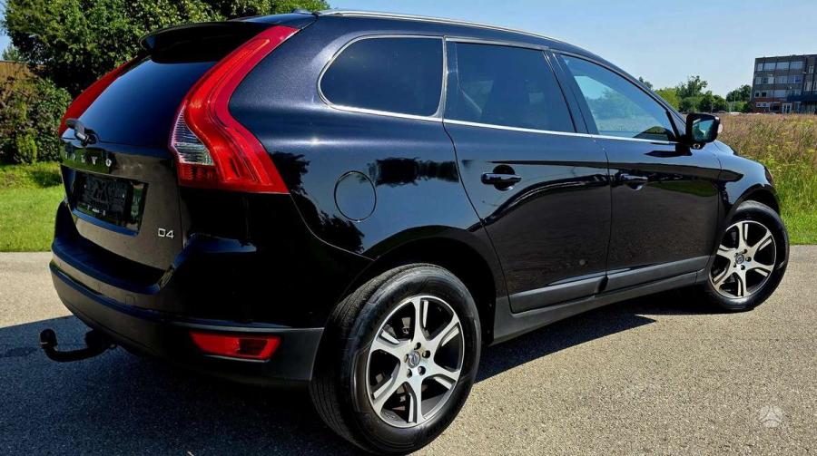 Black Volvo XC60 2013 in Siauliai, with an engine capacity of 1.98 L and mileage of 230 thousand km for 11650 €, photo 12 on AUTOMOTO.COM.LV