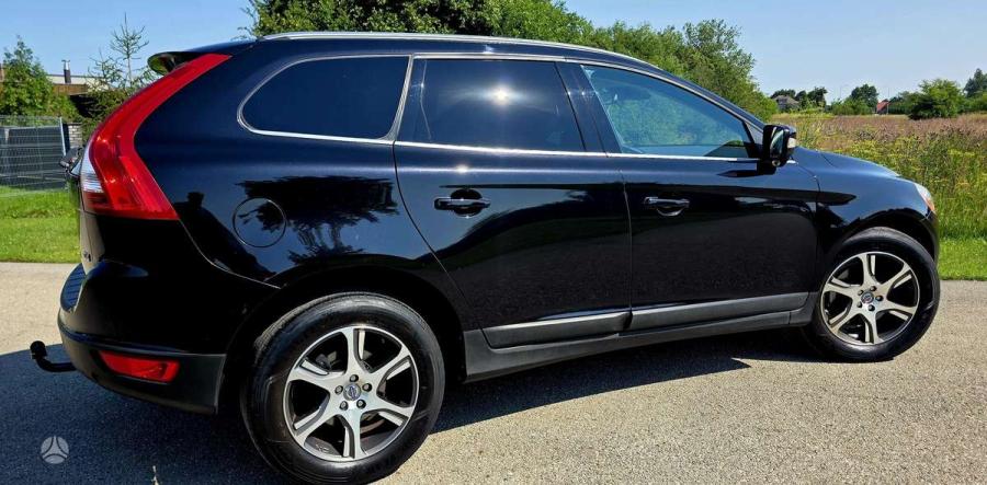 Black Volvo XC60 2013 in Siauliai, with an engine capacity of 1.98 L and mileage of 230 thousand km for 11650 €, photo 13 on AUTOMOTO.COM.LV