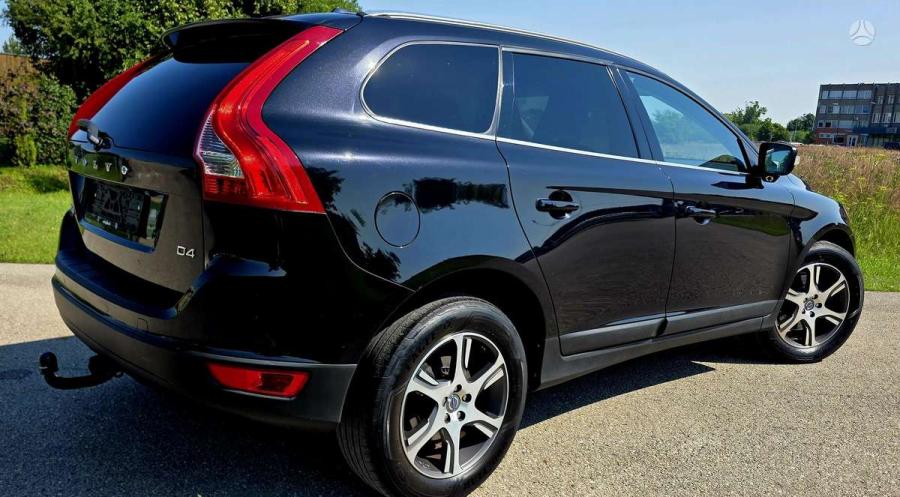Black Volvo XC60 2013 in Siauliai, with an engine capacity of 1.98 L and mileage of 230 thousand km for 11650 €, photo 14 on AUTOMOTO.COM.LV