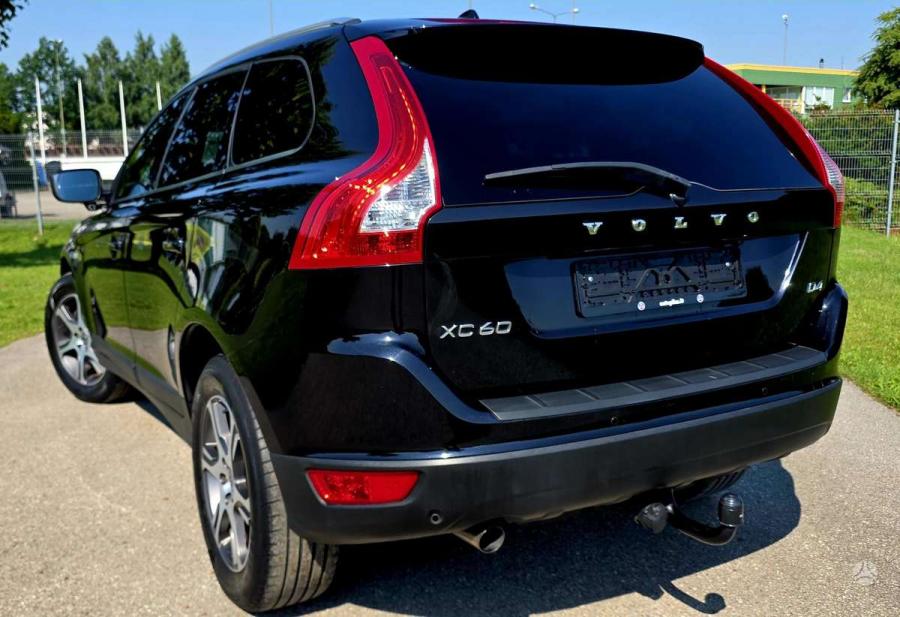 Black Volvo XC60 2013 in Siauliai, with an engine capacity of 1.98 L and mileage of 230 thousand km for 11650 €, photo 17 on AUTOMOTO.COM.LV