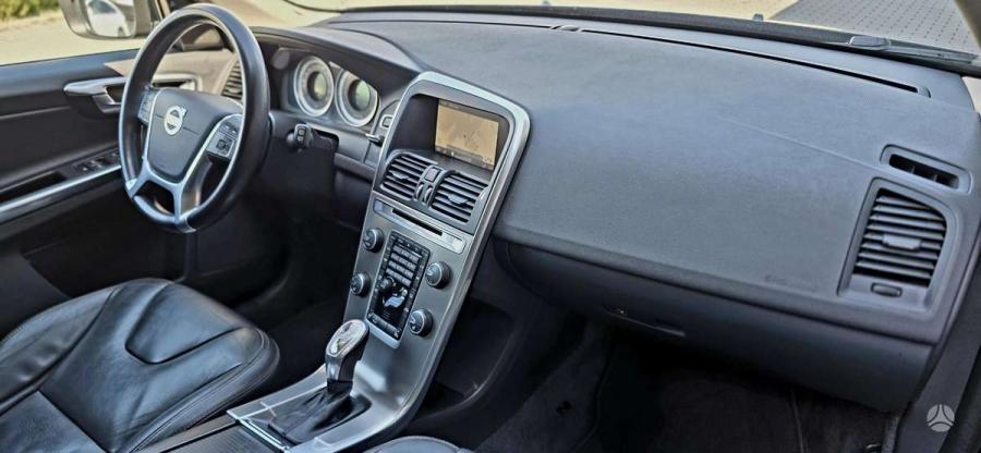Black Volvo XC60 2013 in Siauliai, with an engine capacity of 1.98 L and mileage of 230 thousand km for 11650 €, photo 25 on AUTOMOTO.COM.LV