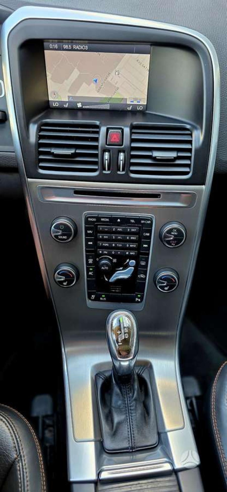 Black Volvo XC60 2013 in Siauliai, with an engine capacity of 1.98 L and mileage of 230 thousand km for 11650 €, photo 29 on AUTOMOTO.COM.LV