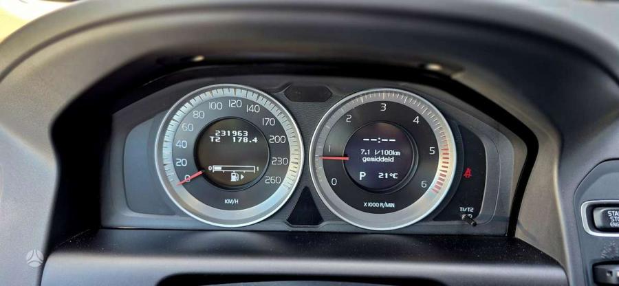 Black Volvo XC60 2013 in Siauliai, with an engine capacity of 1.98 L and mileage of 230 thousand km for 11650 €, photo 32 on AUTOMOTO.COM.LV