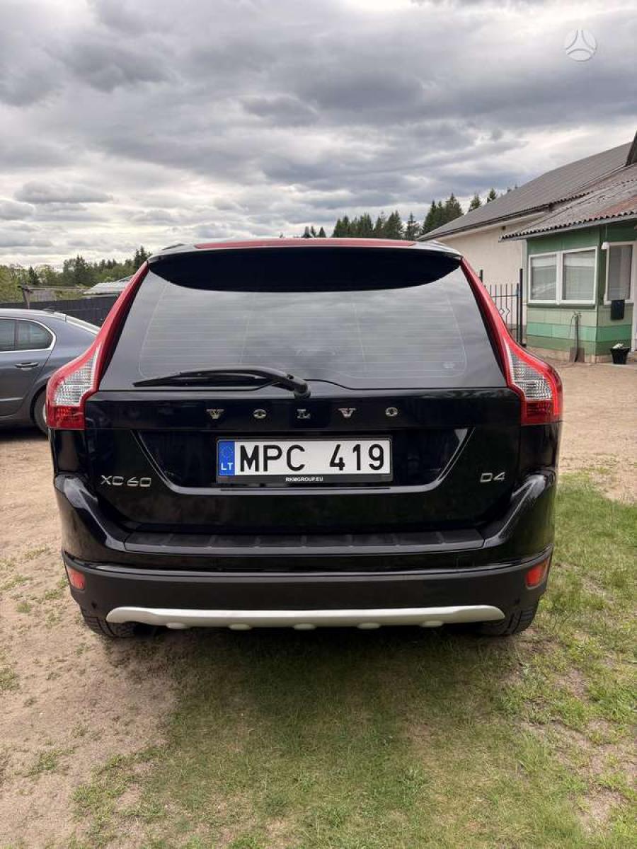 Black Volvo XC60 2013 in Vilnius, with an engine capacity of 1.98 L and mileage of 284 thousand km for 10350 €, photo 4 on AUTOMOTO.COM.LV