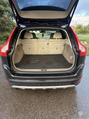 Black Volvo XC60 2013 in Vilnius, with an engine capacity of 1.98 L and mileage of 284 thousand km for 10350 €, photo 9 on AUTOMOTO.COM.LV