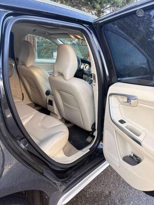 Black Volvo XC60 2013 in Vilnius, with an engine capacity of 1.98 L and mileage of 284 thousand km for 10350 €, photo 11 on AUTOMOTO.COM.LV