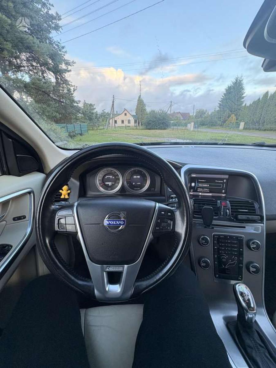 Black Volvo XC60 2013 in Vilnius, with an engine capacity of 1.98 L and mileage of 284 thousand km for 10350 €, photo 15 on AUTOMOTO.COM.LV