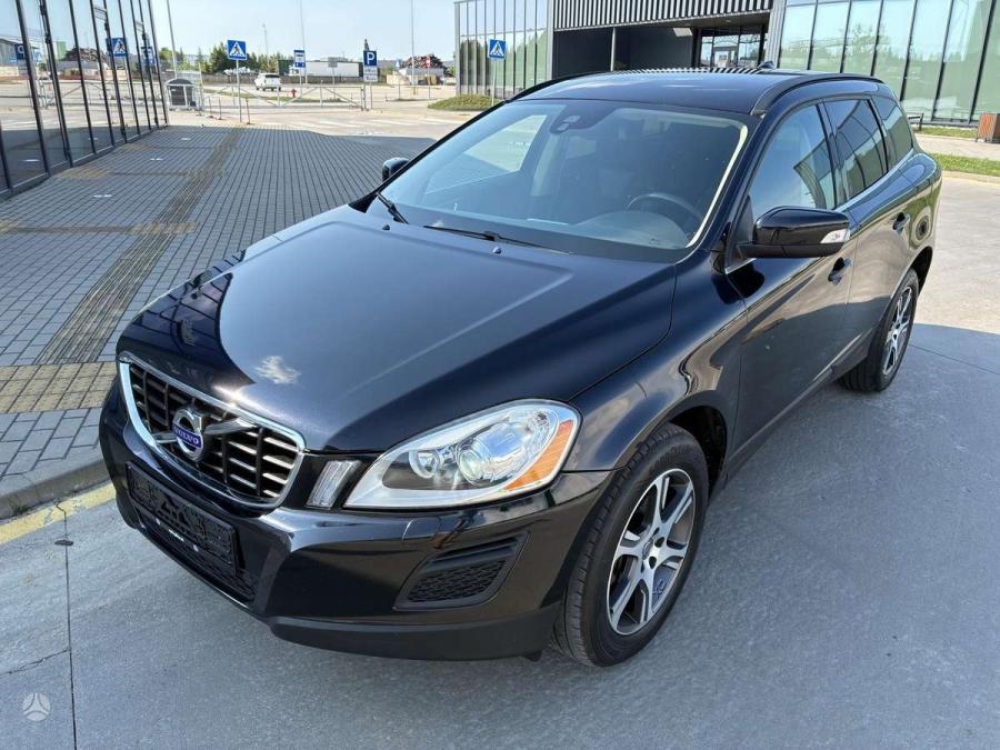 Melns Volvo XC60 2013 Šauļi, ar dzinēja tilpumu 2.40 L un nobraukumu 310 tūkst. km par 9750 €, foto 1 vietnē AUTOMOTO.COM.LV