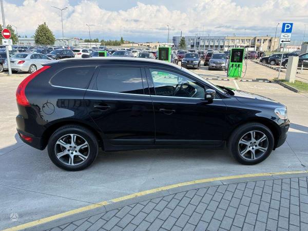 Black Volvo XC60 2013 in Siauliai, with an engine capacity of 2.40 L and mileage of 310 thousand km for 9750 €, photo 6 on AUTOMOTO.COM.LV