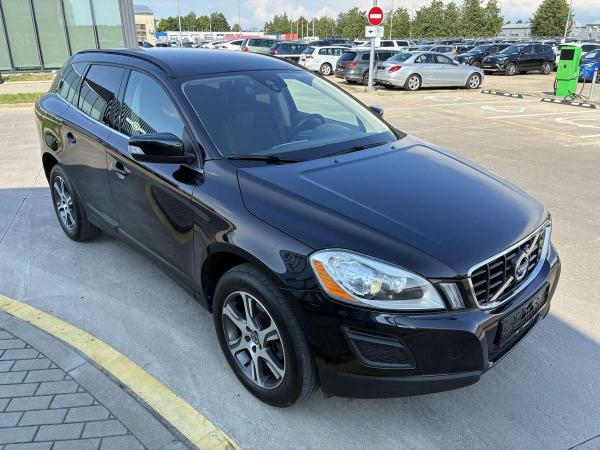 Black Volvo XC60 2013 in Siauliai, with an engine capacity of 2.40 L and mileage of 310 thousand km for 9750 €, photo 7 on AUTOMOTO.COM.LV