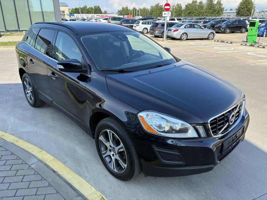 Melns Volvo XC60 2013 Šauļi, ar dzinēja tilpumu 2.40 L un nobraukumu 310 tūkst. km par 9750 €, foto 8 vietnē AUTOMOTO.COM.LV
