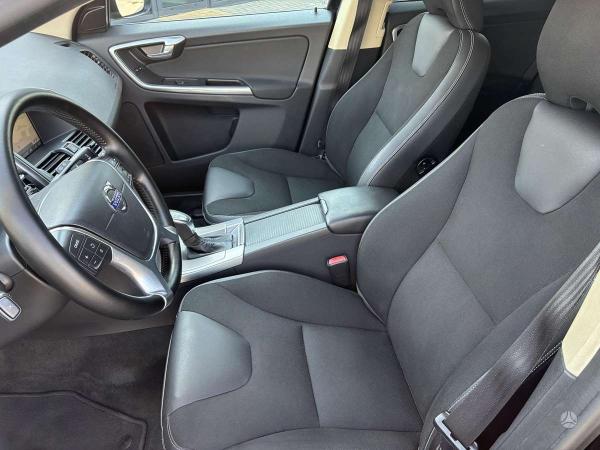 Black Volvo XC60 2013 in Siauliai, with an engine capacity of 2.40 L and mileage of 310 thousand km for 9750 €, photo 9 on AUTOMOTO.COM.LV