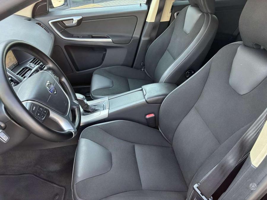 Melns Volvo XC60 2013 Šauļi, ar dzinēja tilpumu 2.40 L un nobraukumu 310 tūkst. km par 9750 €, foto 10 vietnē AUTOMOTO.COM.LV