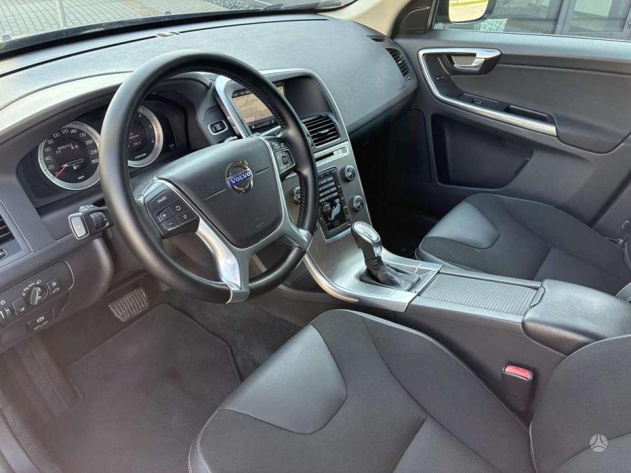 Melns Volvo XC60 2013 Šauļi, ar dzinēja tilpumu 2.40 L un nobraukumu 310 tūkst. km par 9750 €, foto 11 vietnē AUTOMOTO.COM.LV