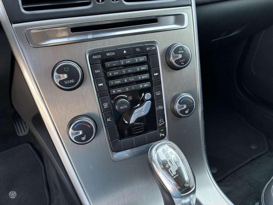 Melns Volvo XC60 2013 Šauļi, ar dzinēja tilpumu 2.40 L un nobraukumu 310 tūkst. km par 9750 €, foto 15 vietnē AUTOMOTO.COM.LV