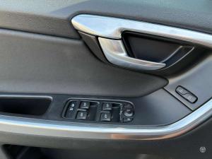 Melns Volvo XC60 2013 Šauļi, ar dzinēja tilpumu 2.40 L un nobraukumu 310 tūkst. km par 9750 €, foto 20 vietnē AUTOMOTO.COM.LV