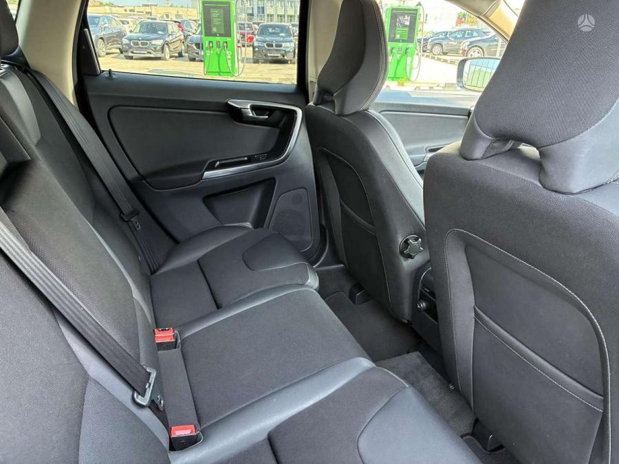 Melns Volvo XC60 2013 Šauļi, ar dzinēja tilpumu 2.40 L un nobraukumu 310 tūkst. km par 9750 €, foto 22 vietnē AUTOMOTO.COM.LV
