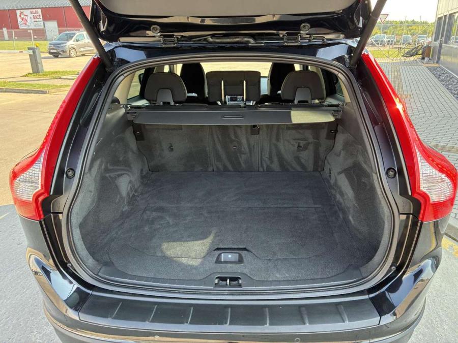 Melns Volvo XC60 2013 Šauļi, ar dzinēja tilpumu 2.40 L un nobraukumu 310 tūkst. km par 9750 €, foto 23 vietnē AUTOMOTO.COM.LV