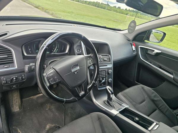 Melns Volvo XC60 2013 Panevēža, ar dzinēja tilpumu 1.98 L un nobraukumu 280 tūkst. km par 7200 €, foto 3 vietnē AUTOMOTO.COM.LV