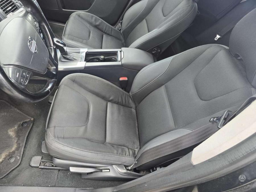 Melns Volvo XC60 2013 Panevēža, ar dzinēja tilpumu 1.98 L un nobraukumu 280 tūkst. km par 7200 €, foto 5 vietnē AUTOMOTO.COM.LV