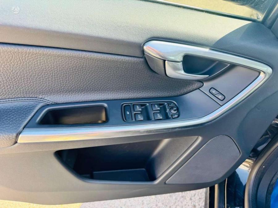 Melns Volvo XC60 2013 Kauņa, ar dzinēja tilpumu 1.98 L un nobraukumu 235 tūkst. km par 12999 €, foto 10 vietnē AUTOMOTO.COM.LV