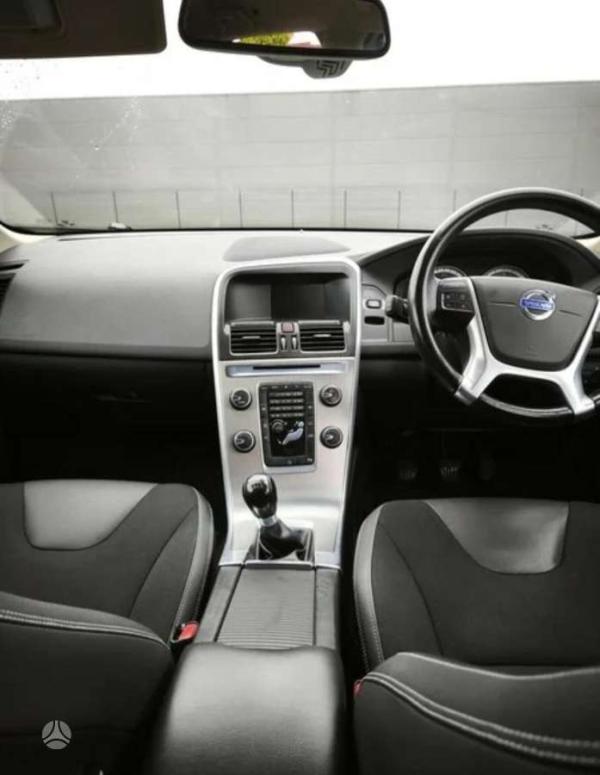 Melns Volvo XC60 2013 Kazlų Rūda, ar dzinēja tilpumu 1.98 L un nobraukumu 213 tūkst. km par 2895 €, foto 4 vietnē AUTOMOTO.COM.LV