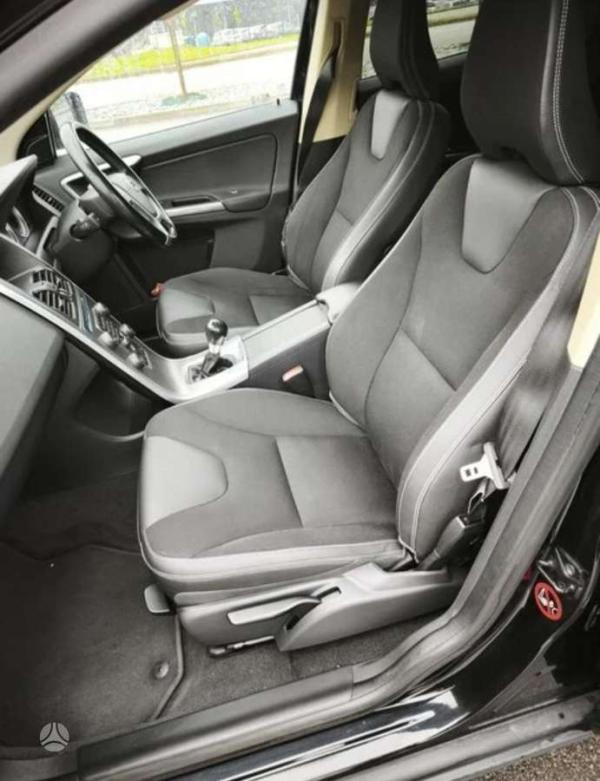 Melns Volvo XC60 2013 Kazlų Rūda, ar dzinēja tilpumu 1.98 L un nobraukumu 213 tūkst. km par 2895 €, foto 5 vietnē AUTOMOTO.COM.LV