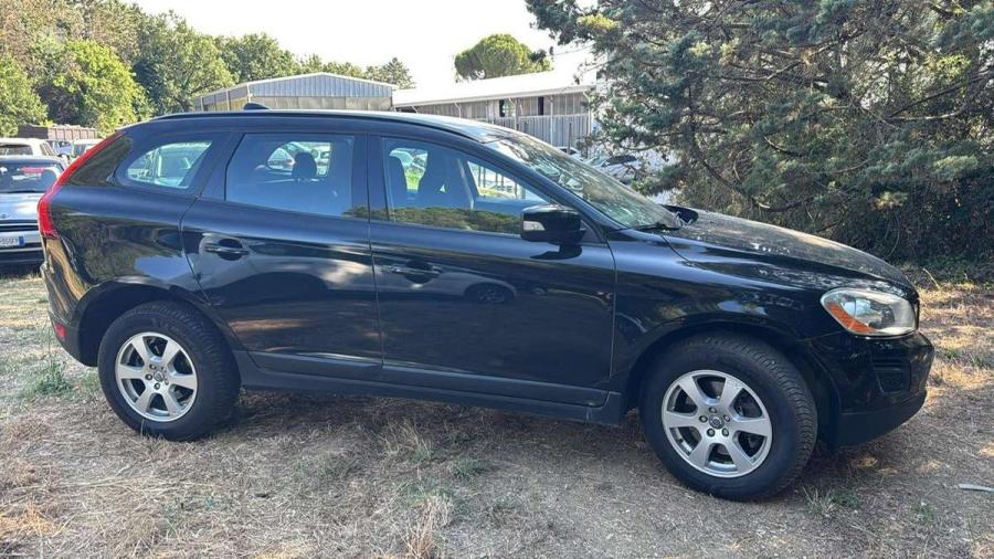 Melns Volvo XC60 2013 Šauļi, ar dzinēja tilpumu 1.98 L un nobraukumu 202 tūkst. km par 6650 €, foto 5 vietnē AUTOMOTO.COM.LV