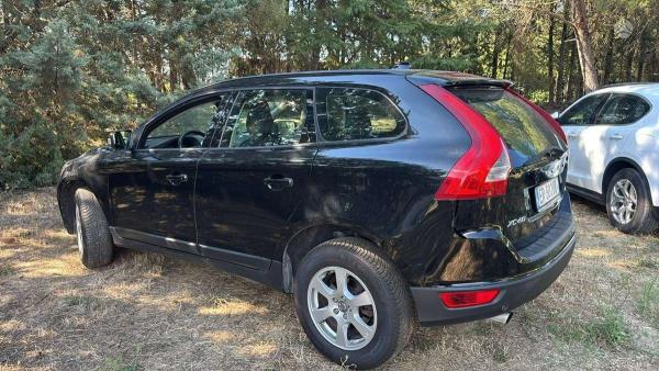 Black Volvo XC60 2013 in Siauliai, with an engine capacity of 1.98 L and mileage of 202 thousand km for 6650 €, photo 5 on AUTOMOTO.COM.LV