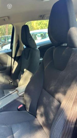 Melns Volvo XC60 2013 Šauļi, ar dzinēja tilpumu 1.98 L un nobraukumu 202 tūkst. km par 6650 €, foto 13 vietnē AUTOMOTO.COM.LV