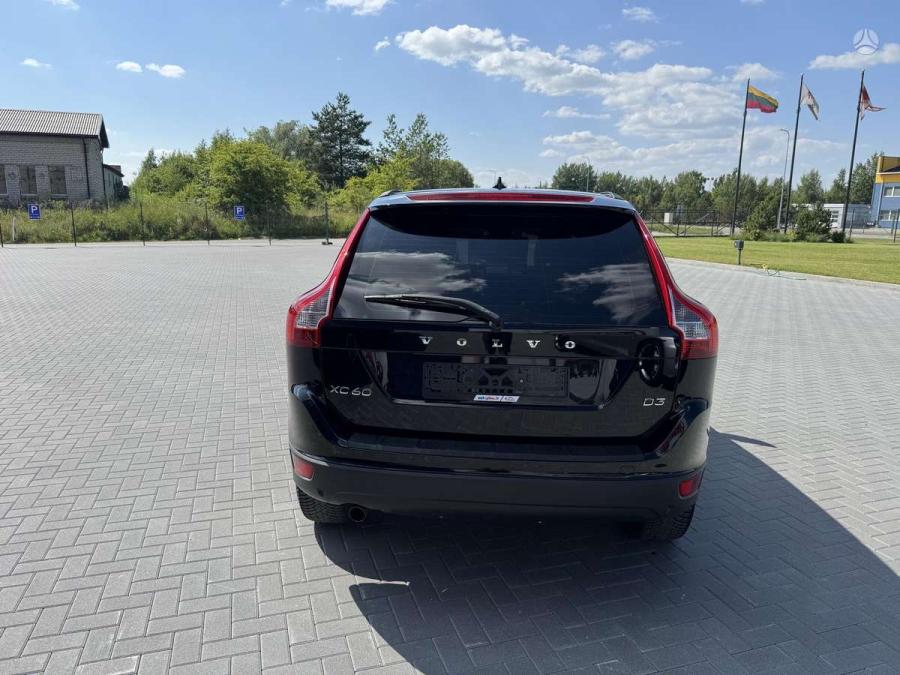 Black Volvo XC60 2013 in Telschi, with an engine capacity of 1.98 L and mileage of 171 thousand km for 7999 €, photo 6 on AUTOMOTO.COM.LV