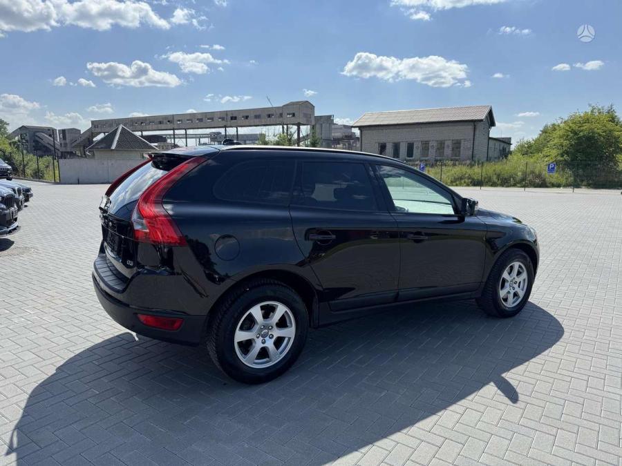 Black Volvo XC60 2013 in Telschi, with an engine capacity of 1.98 L and mileage of 171 thousand km for 7999 €, photo 8 on AUTOMOTO.COM.LV