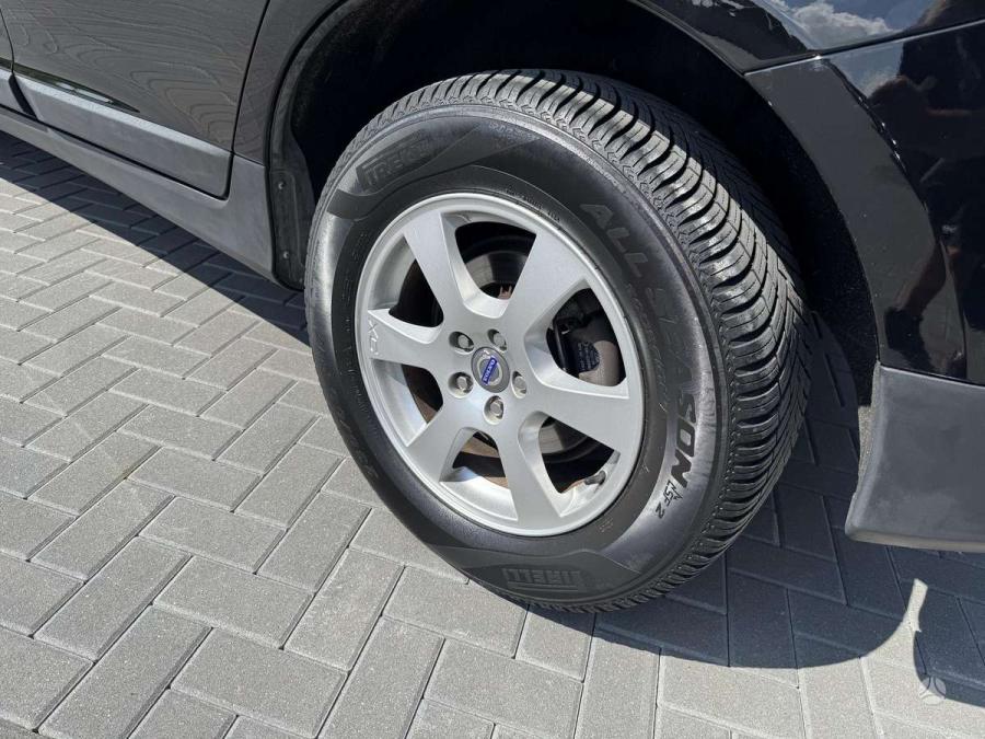 Black Volvo XC60 2013 in Telschi, with an engine capacity of 1.98 L and mileage of 171 thousand km for 7999 €, photo 18 on AUTOMOTO.COM.LV