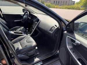 Black Volvo XC60 2013 in Telschi, with an engine capacity of 1.98 L and mileage of 171 thousand km for 7999 €, photo 22 on AUTOMOTO.COM.LV