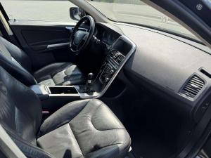 Black Volvo XC60 2013 in Telschi, with an engine capacity of 1.98 L and mileage of 171 thousand km for 7999 €, photo 23 on AUTOMOTO.COM.LV