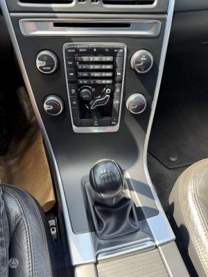 Black Volvo XC60 2013 in Telschi, with an engine capacity of 1.98 L and mileage of 171 thousand km for 7999 €, photo 27 on AUTOMOTO.COM.LV