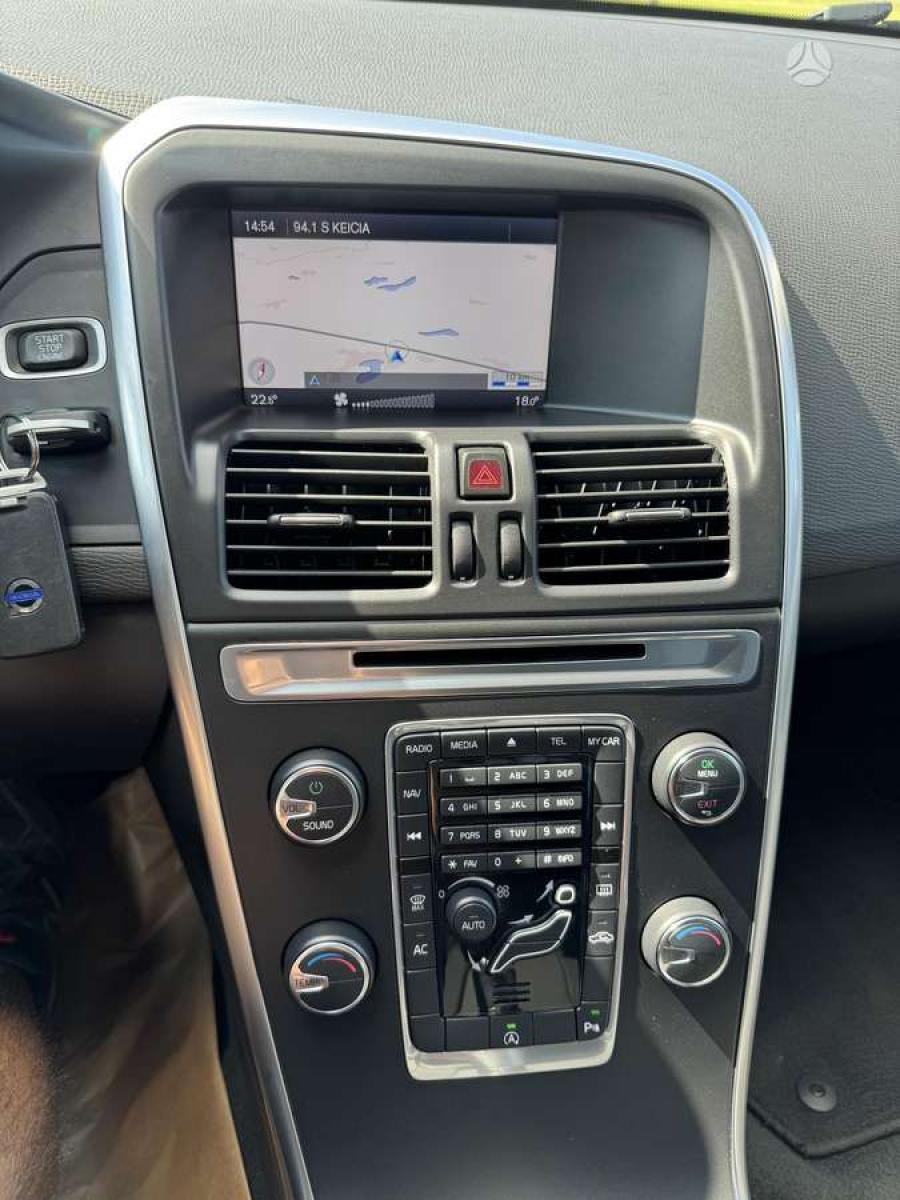 Black Volvo XC60 2013 in Telschi, with an engine capacity of 1.98 L and mileage of 171 thousand km for 7999 €, photo 28 on AUTOMOTO.COM.LV