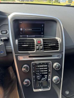 Black Volvo XC60 2013 in Telschi, with an engine capacity of 1.98 L and mileage of 171 thousand km for 7999 €, photo 29 on AUTOMOTO.COM.LV