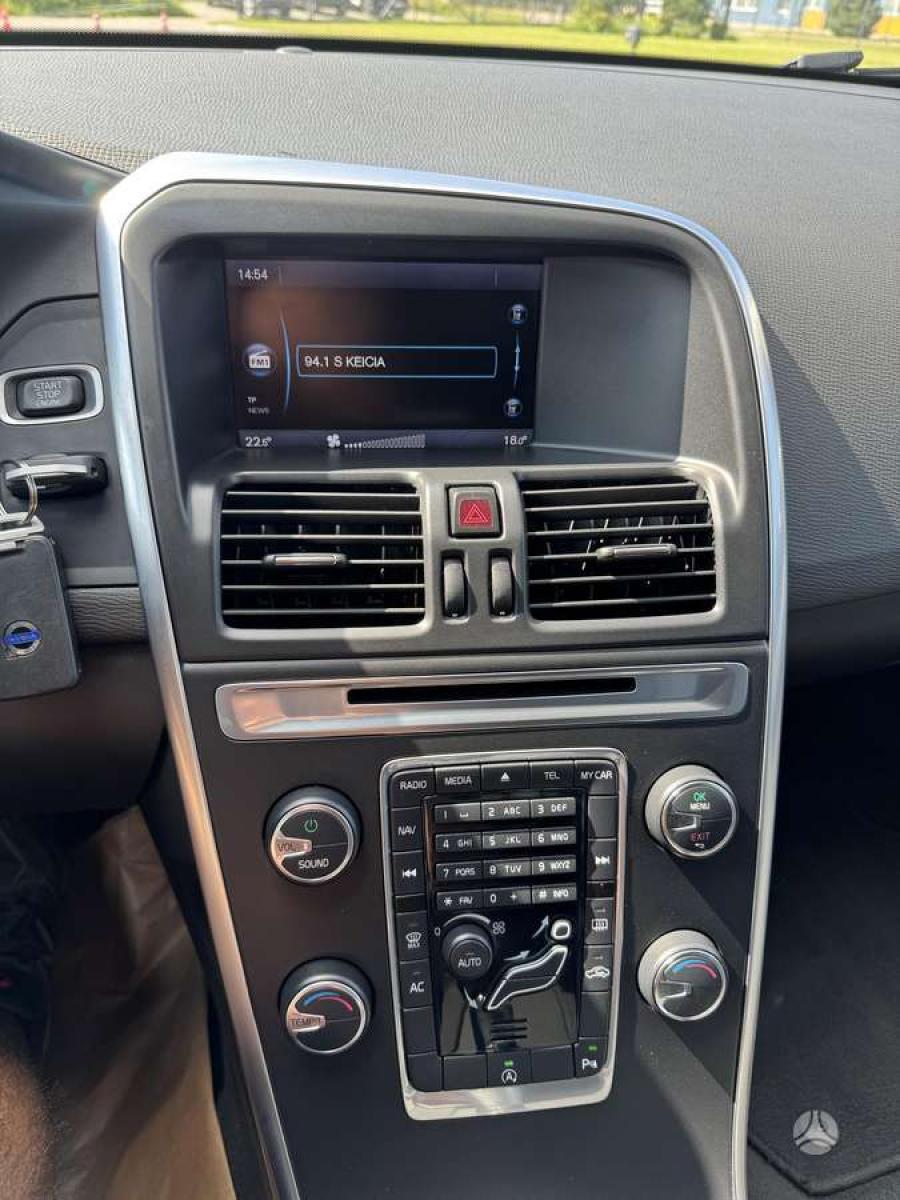 Black Volvo XC60 2013 in Telschi, with an engine capacity of 1.98 L and mileage of 171 thousand km for 7999 €, photo 29 on AUTOMOTO.COM.LV