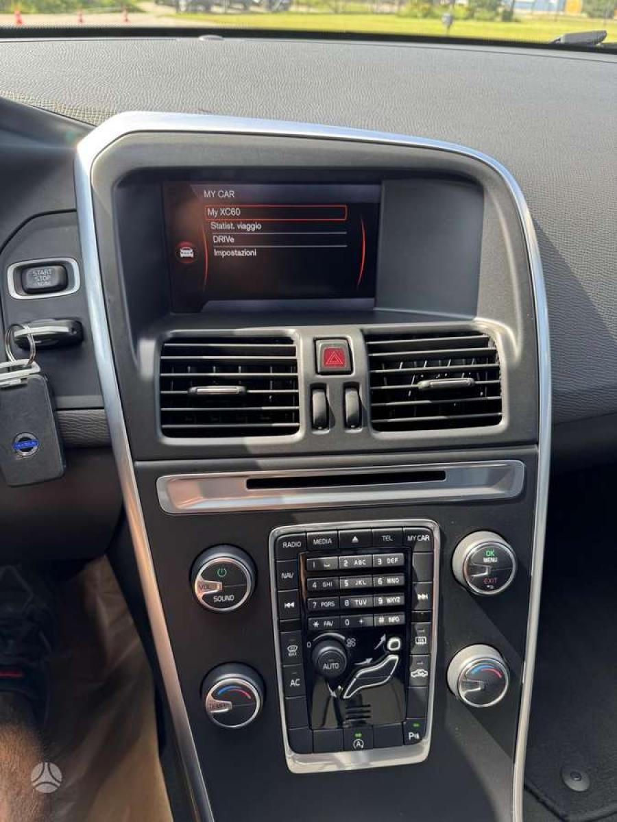 Black Volvo XC60 2013 in Telschi, with an engine capacity of 1.98 L and mileage of 171 thousand km for 7999 €, photo 32 on AUTOMOTO.COM.LV