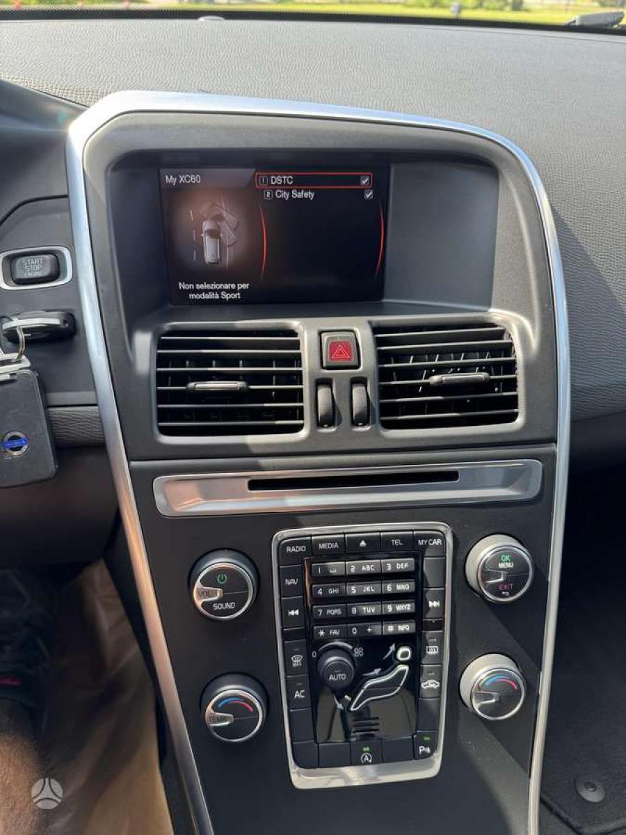 Black Volvo XC60 2013 in Telschi, with an engine capacity of 1.98 L and mileage of 171 thousand km for 7999 €, photo 33 on AUTOMOTO.COM.LV