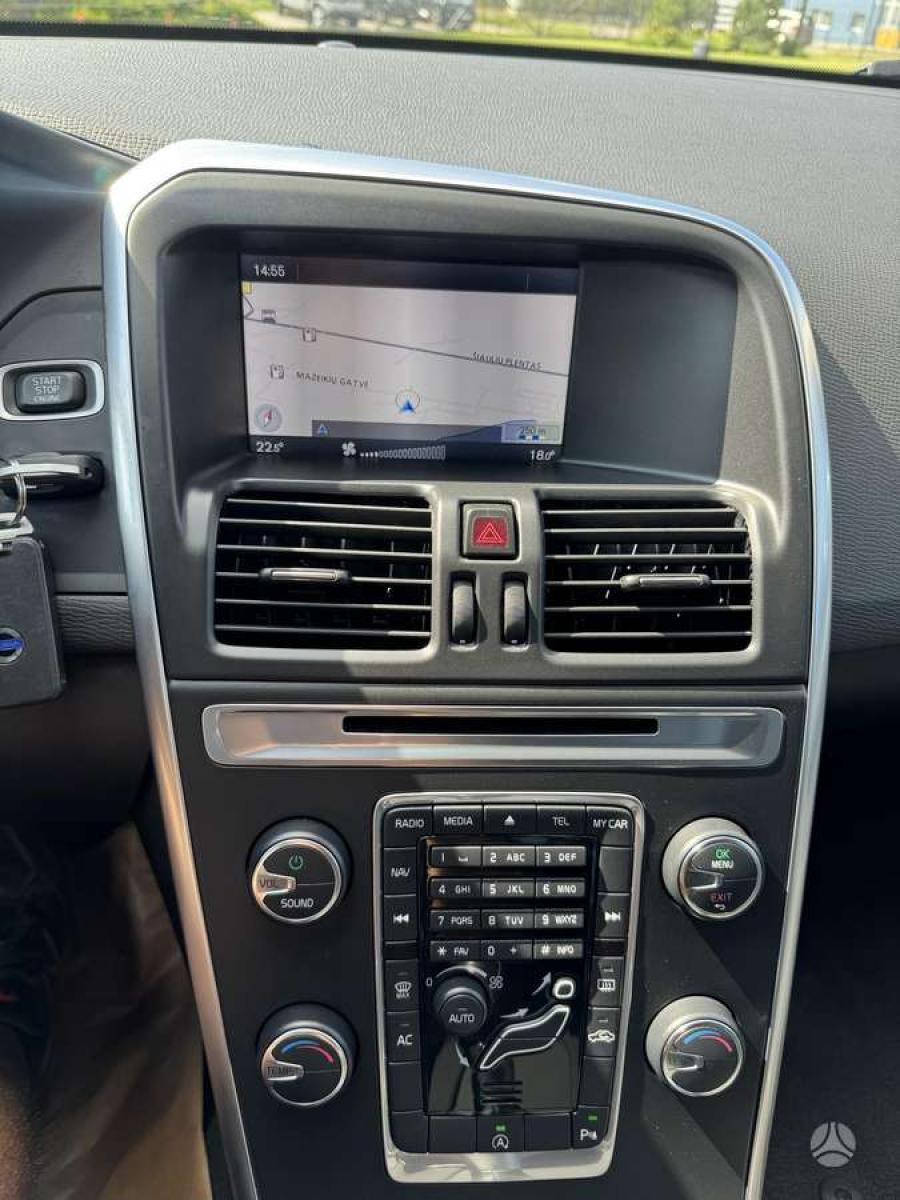 Black Volvo XC60 2013 in Telschi, with an engine capacity of 1.98 L and mileage of 171 thousand km for 7999 €, photo 34 on AUTOMOTO.COM.LV