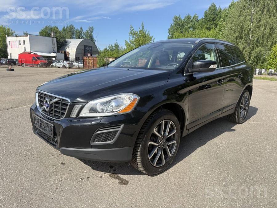 Black Volvo XC60 2013 in Riga, with an engine capacity of 2.40 L and mileage of 279 thousand km for 10380 €, photo 3 on AUTOMOTO.COM.LV