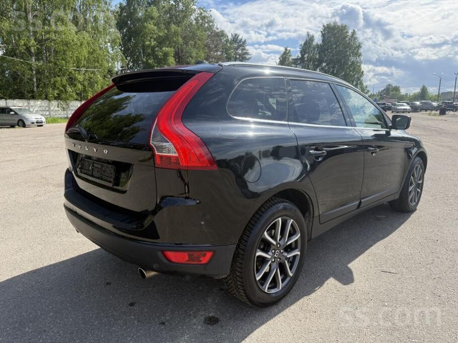 Black Volvo XC60 2013 in Riga, with an engine capacity of 2.40 L and mileage of 279 thousand km for 10380 €, photo 5 on AUTOMOTO.COM.LV