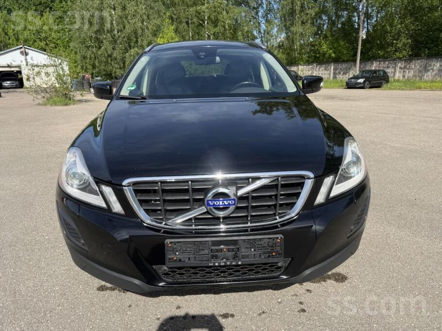 Black Volvo XC60 2013 in Riga, with an engine capacity of 2.40 L and mileage of 279 thousand km for 10380 €, photo 6 on AUTOMOTO.COM.LV