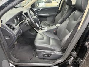 Black Volvo XC60 2013 in Riga, with an engine capacity of 2.40 L and mileage of 279 thousand km for 10380 €, photo 11 on AUTOMOTO.COM.LV