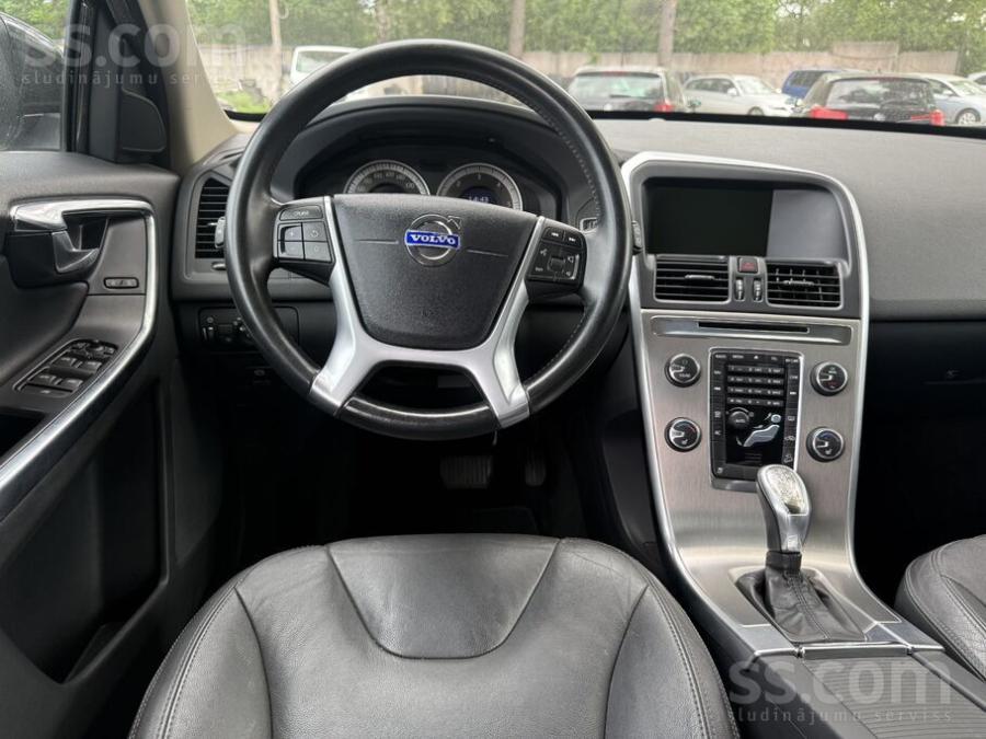 Black Volvo XC60 2013 in Riga, with an engine capacity of 2.40 L and mileage of 279 thousand km for 10380 €, photo 12 on AUTOMOTO.COM.LV