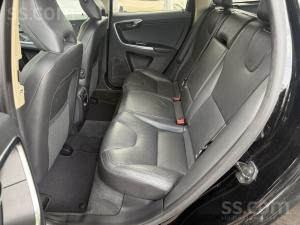 Black Volvo XC60 2013 in Riga, with an engine capacity of 2.40 L and mileage of 279 thousand km for 10380 €, photo 15 on AUTOMOTO.COM.LV