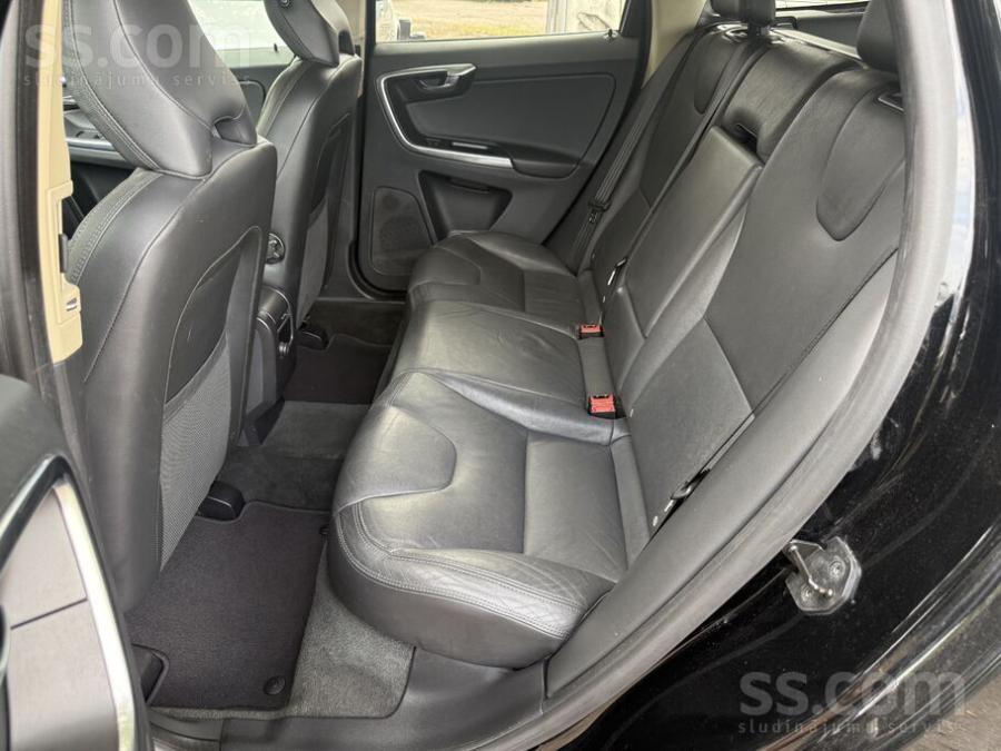 Black Volvo XC60 2013 in Riga, with an engine capacity of 2.40 L and mileage of 279 thousand km for 10380 €, photo 15 on AUTOMOTO.COM.LV